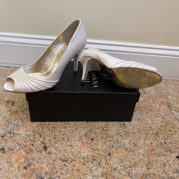 Adrianna Papell | Shoes | Adrianna Papell Classic Satin Dress Shoe Size ...